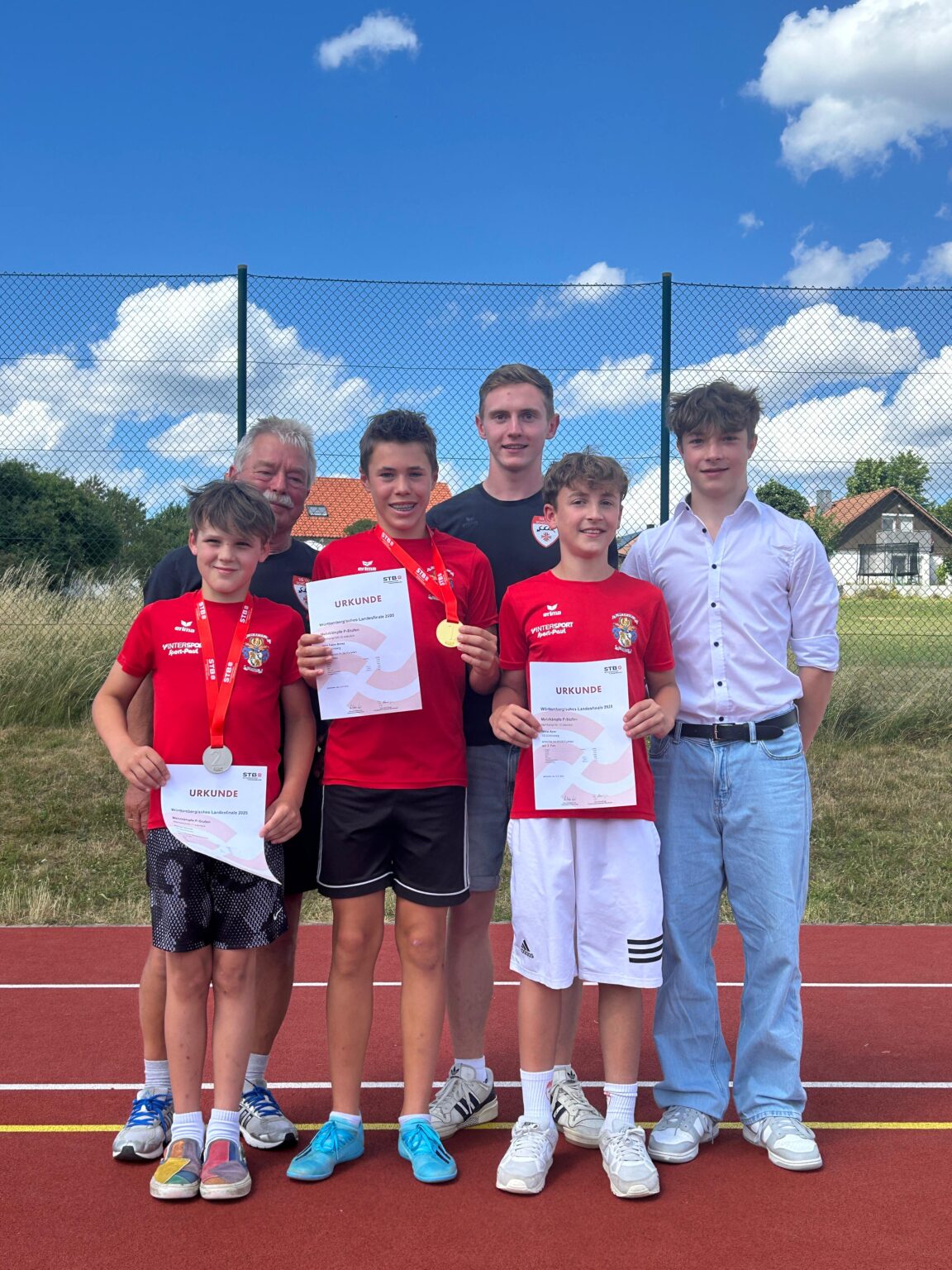 Am vergangenen Wochenende starteten Roman Bacher (AK 11), John Fabio Bross (AK 12) und Niklas ...